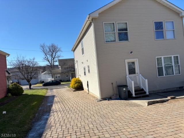 17 Garrett St