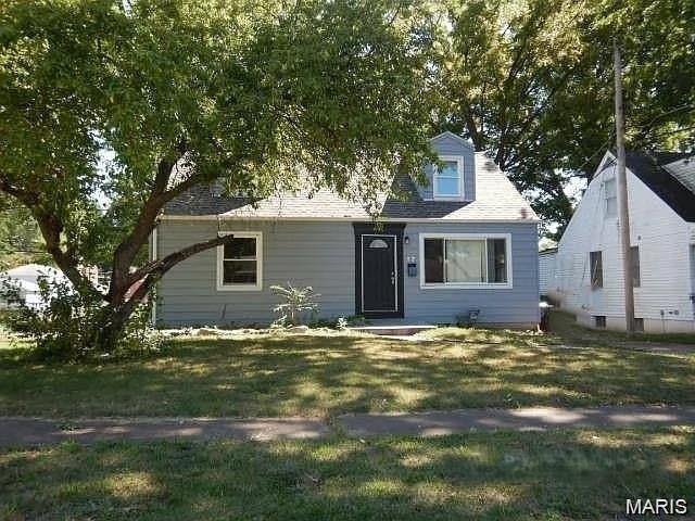 17 Godfrey Ln, Ferguson, MO 63135