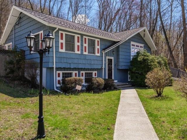 17 Golden Hill Ave, Haverhill, MA 01830