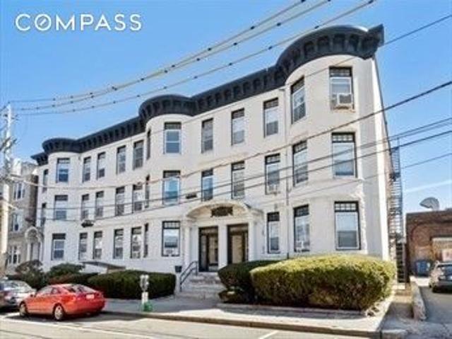 17 Green St 4, Brookline, MA