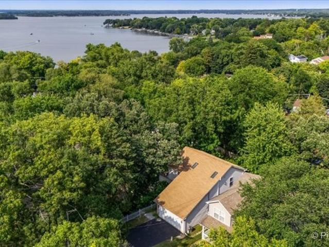 17 Hillcrest Ave, Fox Lake, IL 60020