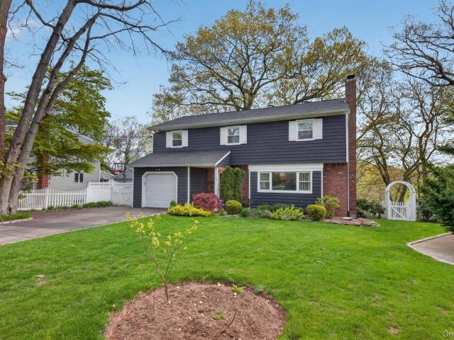 17 Hillcrest Dr, Unit A, Glen Head, NY 11545 | MLS #990258 | Compass
