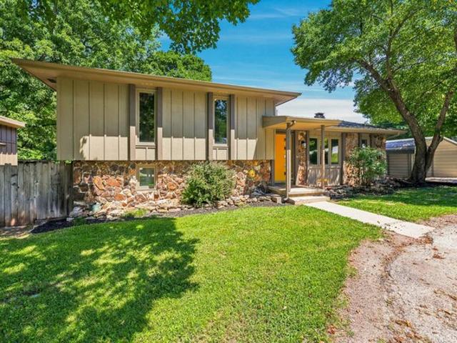 17 Hillside Dr, Nixa, MO 65714