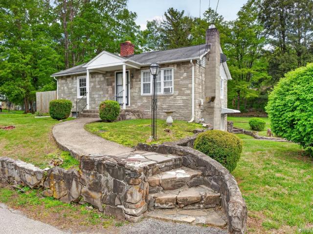 17 Holt Road