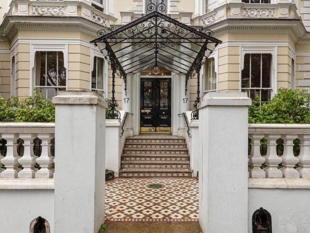 17 Holland Park, London W11 2 bed flat to rent £5,000 pcm £1,154 pw