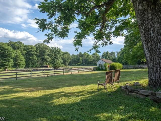 17 Hollow Brook Rd