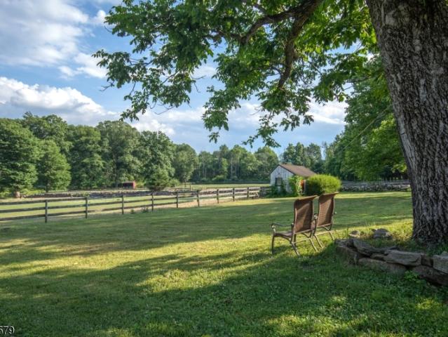 17 Hollow Brook Rd