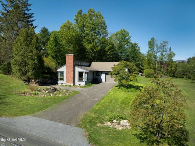 17 Holly Ln, Williamstown, MA 01267