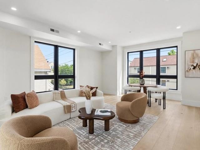 17 Holmes St Unit 4, Quincy, MA 02171