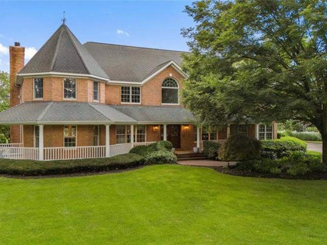 17 Hunt Ct, Old Brookville, NY 11545