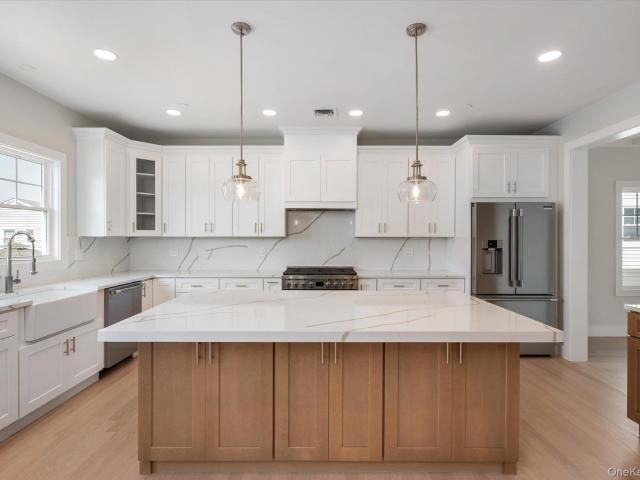 17 Island Parkway