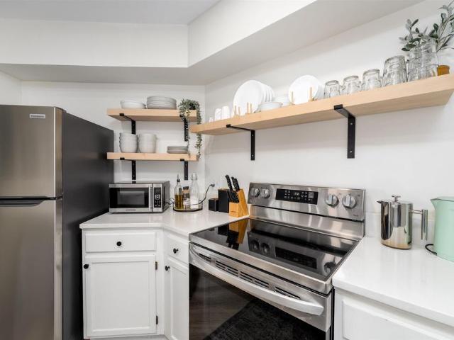 17 Ivy Glen Ln