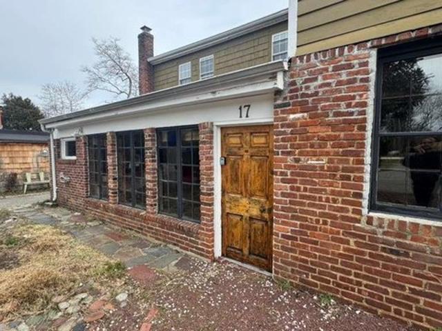17 Jade St, Oakdale, NY 11769