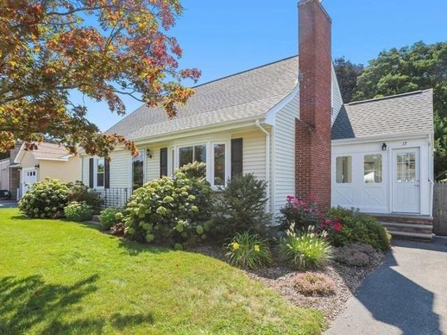 17 Jean Dr, Seekonk, MA 02771