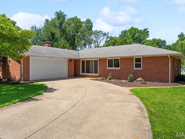 17 Joseph Dr, Fairview Heights, IL 62208