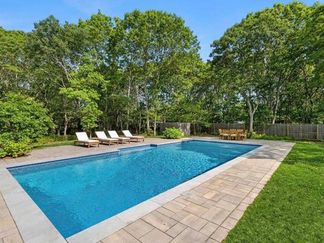 17 Joshua Edwards Ct, East Hampton, NY 11937