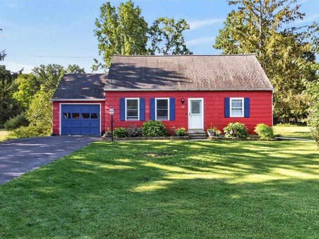 17 Karenlee Dr, Rochester, NY 14618