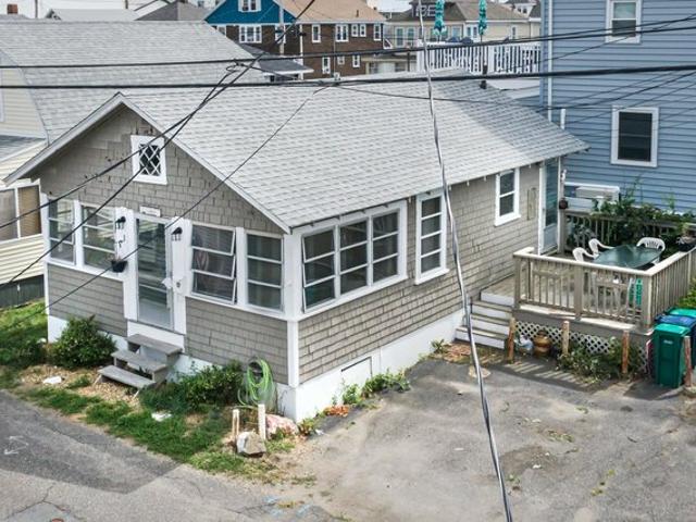 17 Kentville Ter, Hampton, NH 03842