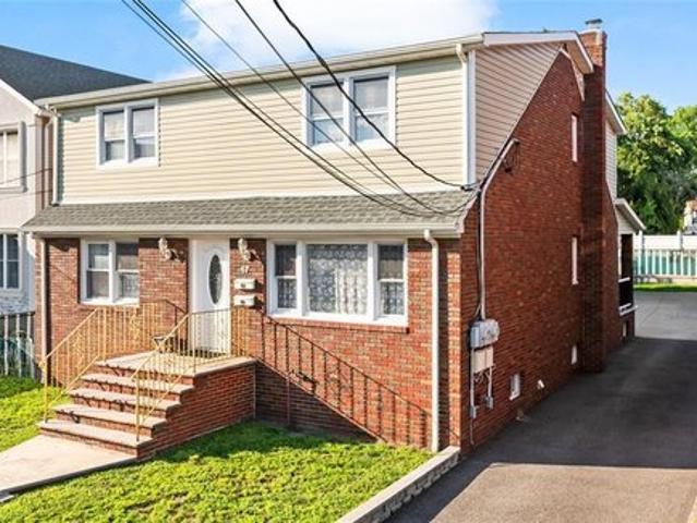 17 Kossuth St, Wallington, NJ 07057