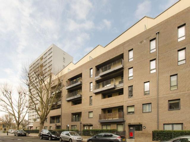 17 Knapp Road, London E3 1 bed flat to rent £2,100 pcm £485 pw