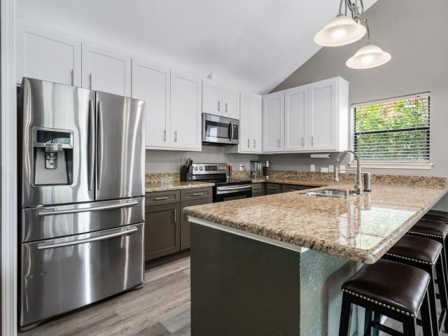 17 Lakeview Village