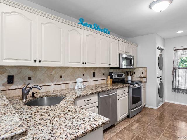 17 Lakeview Drive