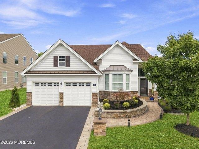 17 Legacy Ct, Freehold, NJ 07728
