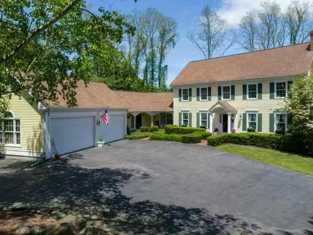 17 LOOKOUT HL, ESinteraction, CT 06426 Single Family Residence.