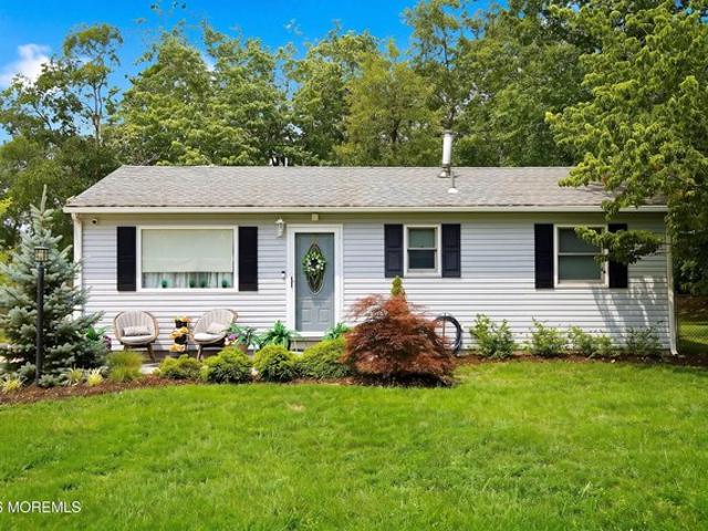 17 Locust Rd, Howell, NJ 07731