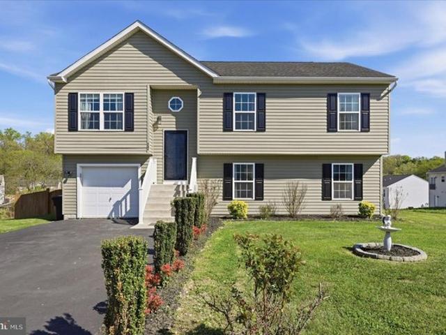 17 McKinley Ct, Inwood, WV 25428
