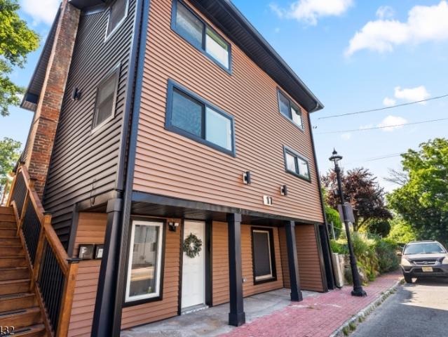 17 Main St, Hamburg, NJ 07419 | MLS #3982 | Compass