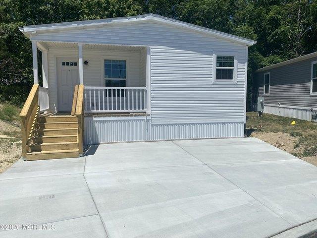 17 Maple Tree Ct, Manahawkin, NJ 08050