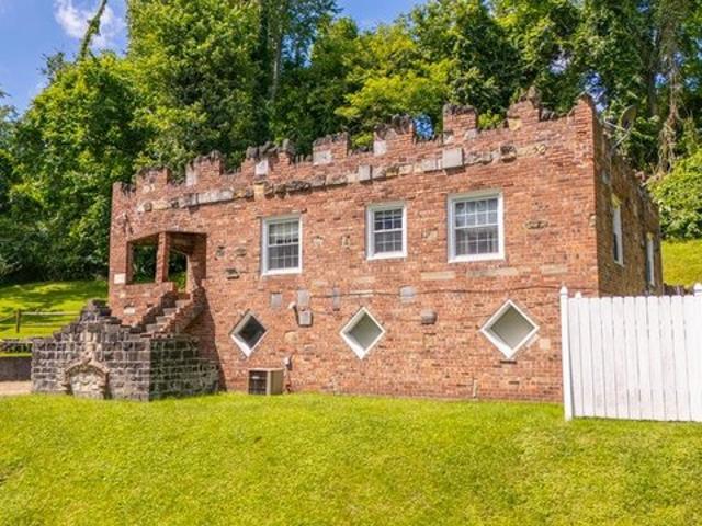 17 Maplewood Ave, Wheeling, WV 26003
