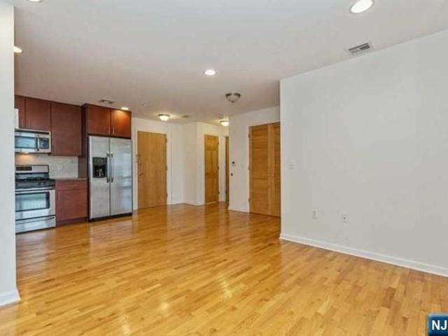 17 Meadow Road 306, Rutherford, US, NJ