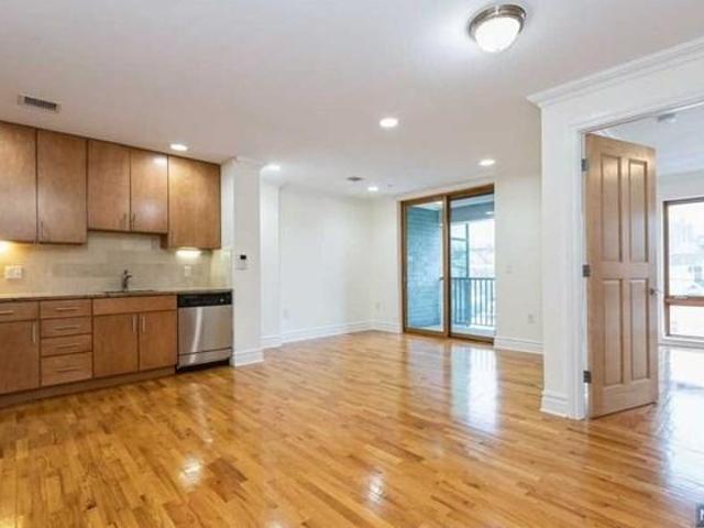 17 Meadow Rd #306 Rutherford, NJ 07070