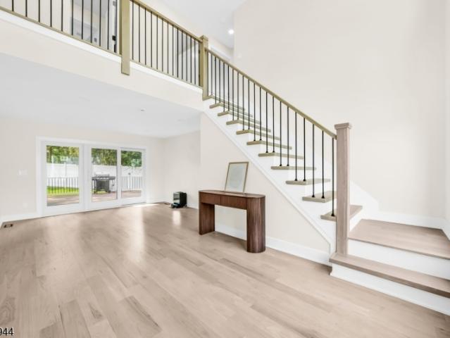 17 Meadow Rd