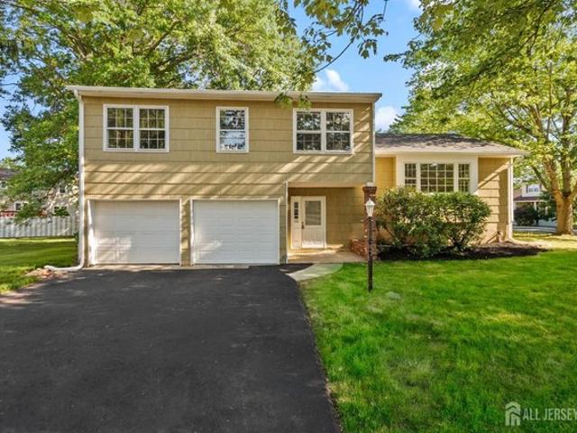 17 Meredith Rd, Edison, NJ 08817