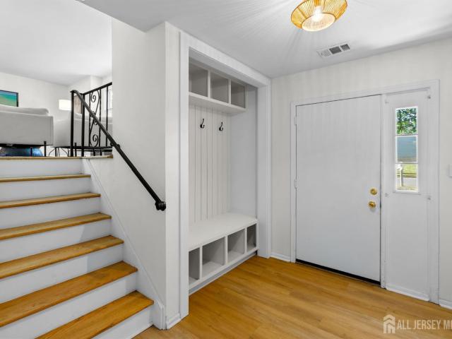 17 Meredith Road