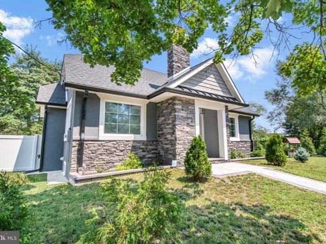 17 Middlesex Ave, Hainesport, NJ 08036