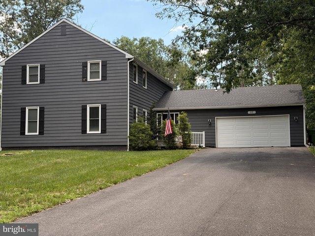 17 Mill Park Ln, Marlton, NJ 08053
