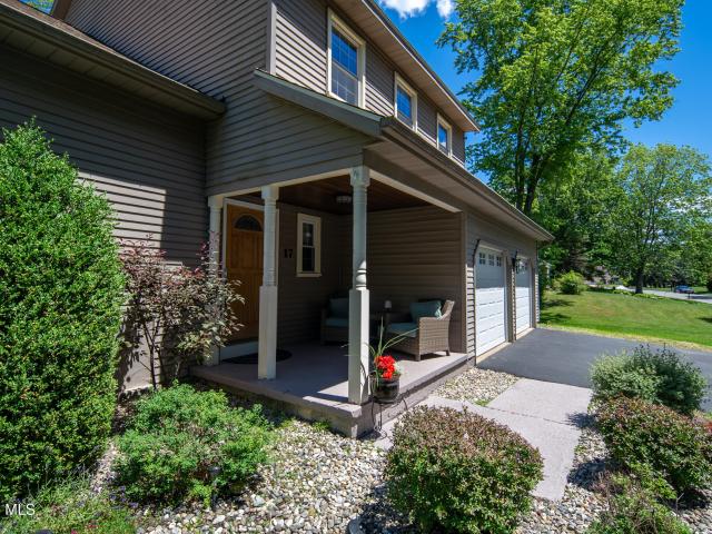 17 Montgomery Way
