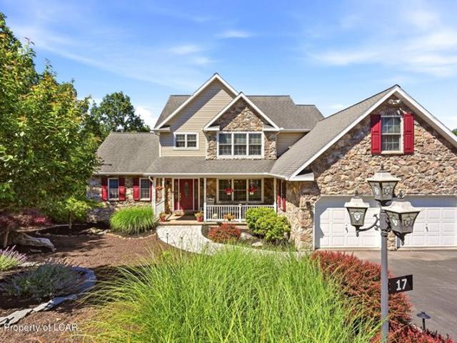 17 Mohican Ct, Hazleton, PA 18202