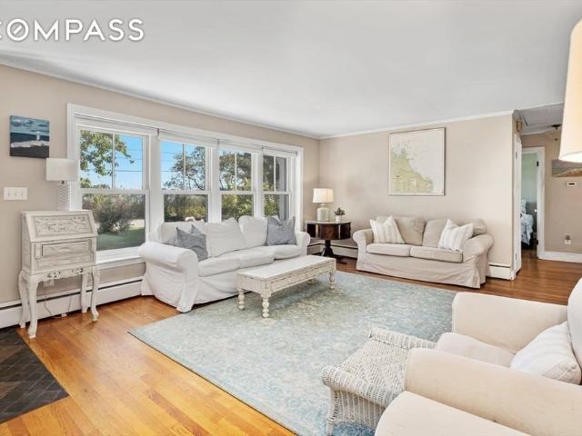 17 Musquashicut Ave, Scituate, MA