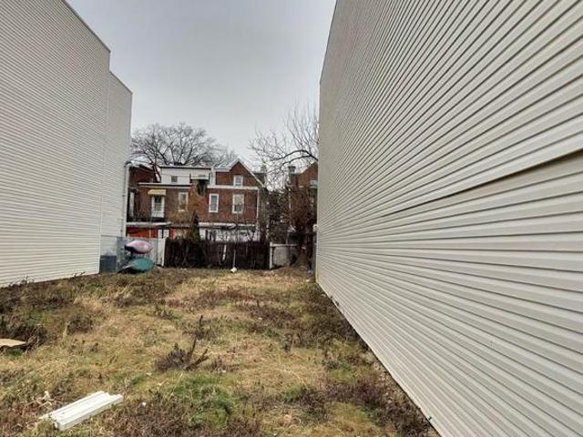 17 N Farson Street