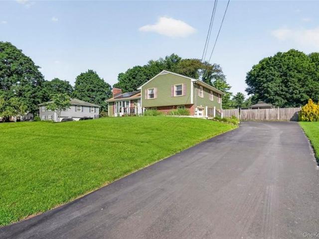 17 N Jackson Dr, Poughkeepsie, NY 12603