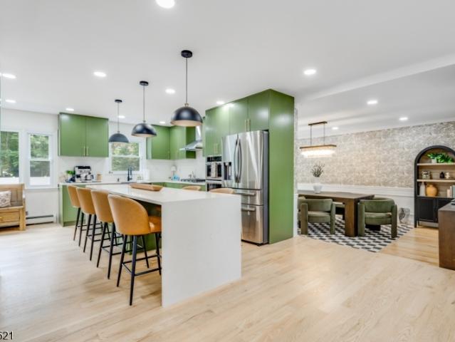 17 New England Dr