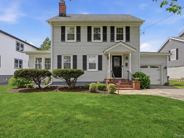 17 Norman Ave, Amityville, NY 11701