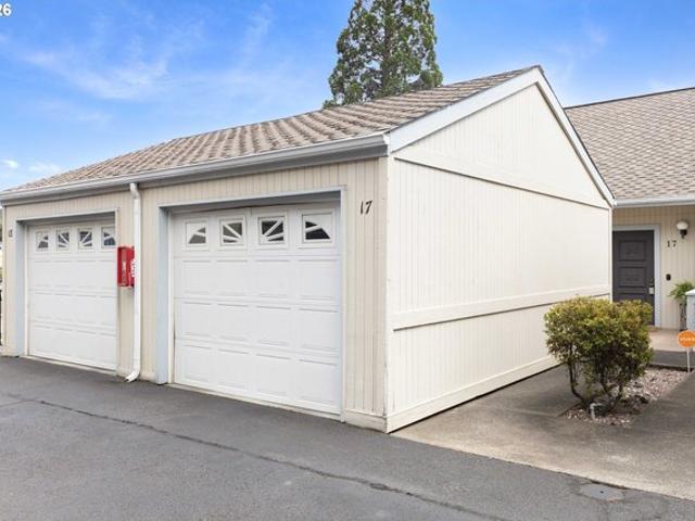 17 NW Mountain View Dr, Roseburg, OR 97471
