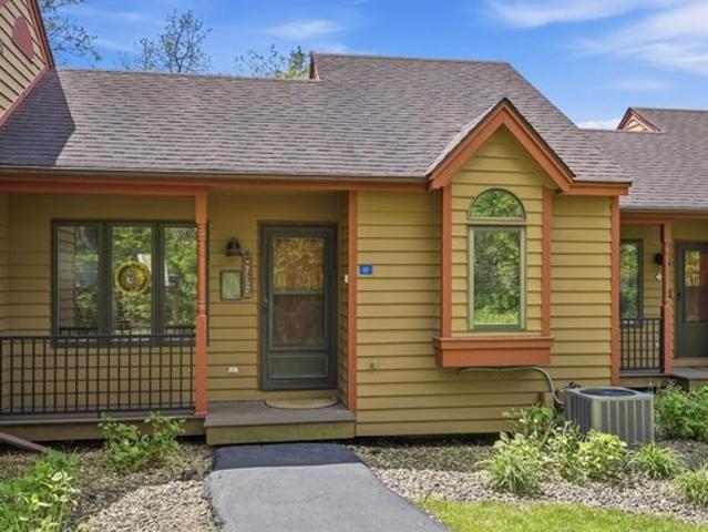 17 Oak Glen Dr, Galena, IL 61036