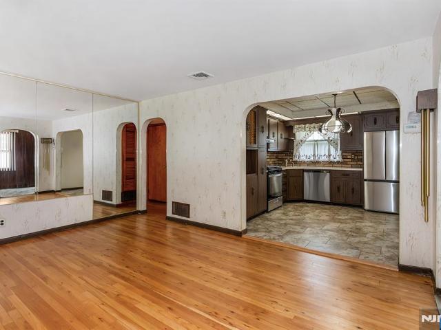 17 Obal Avenue